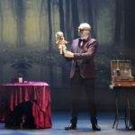 Klek Entòs, magicien inquiétant : en avant, hache ! - Entrée du public